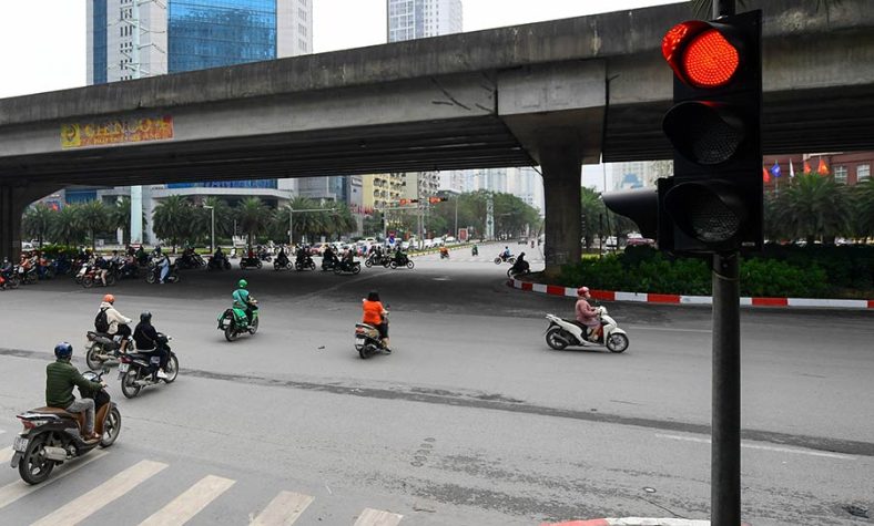 Lỗi vượt đèn đỏ/đèn vàng phạt bao nhiêu? Cập nhật 2023